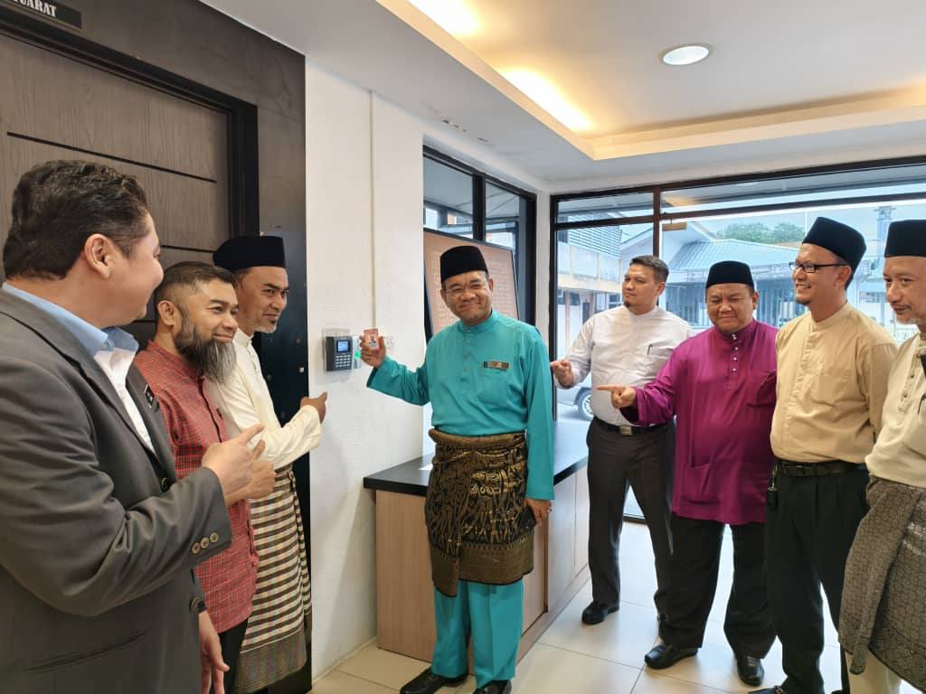 Clock Out Terakhir YH Dato' Zaliza bin Zulkipli dan YBhg Tuan Rizal bin Mustafa di Jabatan Agama ...